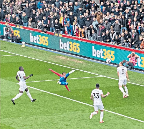 Palace provide ammunition for Moyes’ detractors - PressReader