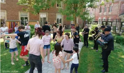 Le Douar, une belle rencontre collective à Léo-Lagrange Estelle Thiébault - PressReader