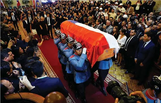 Boric reivindica a Piñera en un emotivo funeral de Estado - PressReader