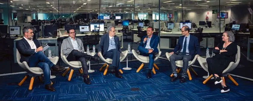 DUPLO ALVO NAS CRÍTICAS - PressReader