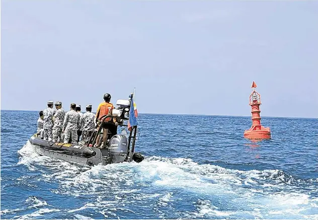 COASTGUARD INSTALLS BUOYS IN PARTSOF WEST PH SEA - PressReader