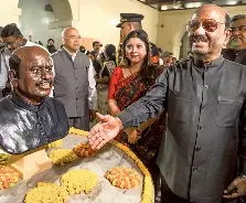 Bengal Governor is chided for ‘unveiling’ his own statue - PressReader