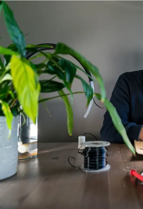 Her får Jonatan (24) bruke 20 prosent av jobben på noe han brenner for - PressReader