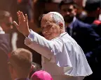 Faithful line streets for Pope Leo’s Sagrada Família blessing on ...