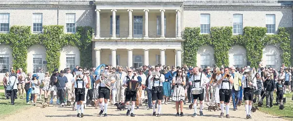 Celebritie­s join thousands of dogs and owners at Goodwoof weekend ...