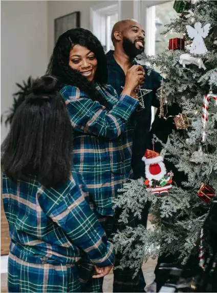 CHRISTM S HOLIDAY HOME DECOR - PressReader