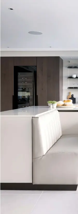 SLEEK AND CHIC - PressReader