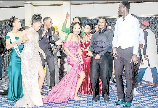 A stellar 2022 prom for Milestone - PressReader