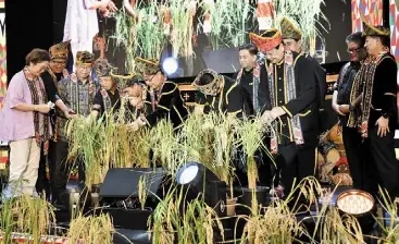 A month of statewide Kaamatan festivitie­s kicks off in Sabah - PressReader