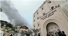 Israeli tanks at gates of main Gaza hospital - PressReader