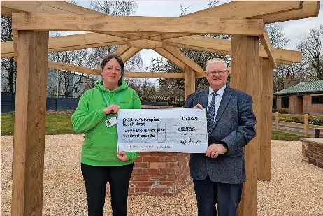 Crematoriu­m hands over £12k to children’s hospice - PressReader