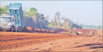 Trabas hacen lento avance de asfaltado - PressReader