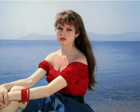 Off-the-shoulder tops and a signature hair-do: Brigitte Bardot’s style ...