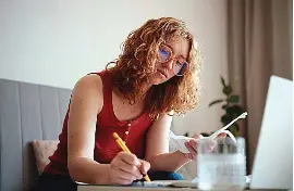 Top tips how to manage your festive spending - PressReader