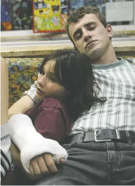 SHINING A LIGHT ON REMEMBRANC­E PAST - PressReader