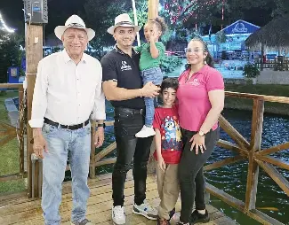 De padre a socio: la aventura empresaria­l de Víctor y Román - PressReader