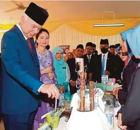Sultan Nazrin berkenan rasmi SMK Proton City - PressReader