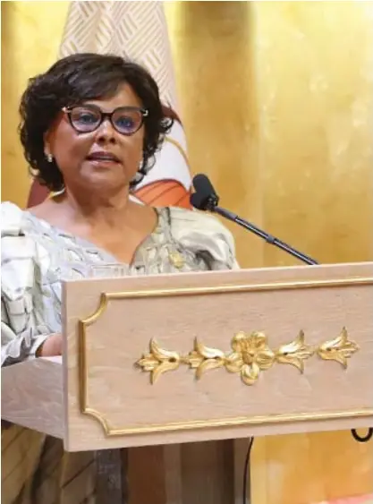 DE “NANDÓ” A CAROLINA, AS LIÇÕES DO MPLA - PressReader