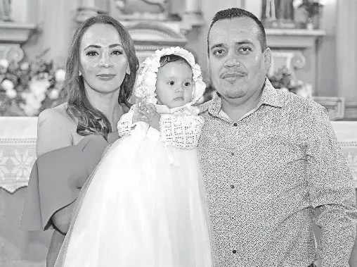 Recibió María Aleyna las aguas del bautizo - PressReader