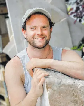 Ein Steinmetz geht auf Wanderscha­ft - PressReader