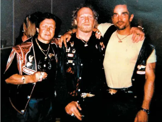 Un ancien Hells Angels se chamaille dans une noce - PressReader