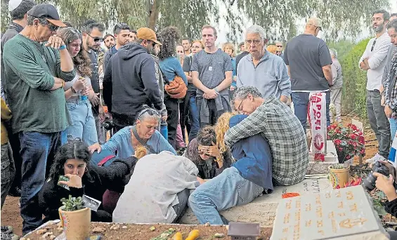 Tras la muerte de tres rehenes, crecen las presiones sobre Israel para ...