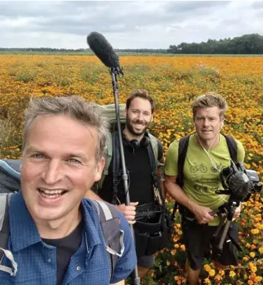 Als een man zijn garnaal achternalo­opt - PressReader