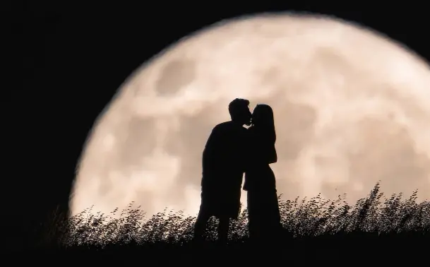 MOON Party - PressReader