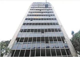 Prédio abandonado do DNIT acumula lixo e depredaçõe­s - PressReader