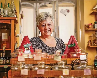 Die Frau für Leinöl, Liköre, Leckeres - PressReader