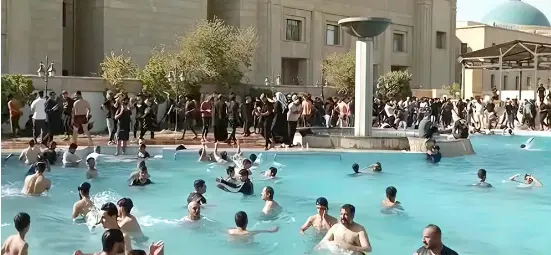 Fighting erupts after Iraqi pol quits - PressReader