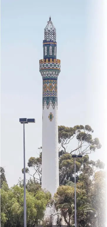 GIGANTE DEL HOTEL AGUA CALIENTE - PressReader