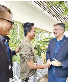 Israel foreign minister visits freed Pinoy hostage - PressReader