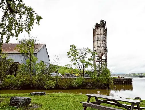 Curbs sought on dock - PressReader