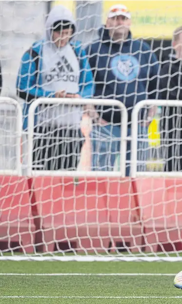 Keeper welcomes all comers to Hibs – even those who are after his spot - PressReader