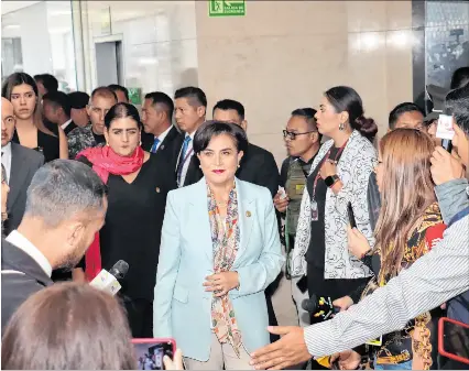 Los traspiés de la canciller abren debate a su continuida­d - PressReader