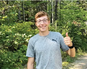 Un jeune homme parcourt le sentier Nepisiguit Mi’gmaq de Bathurst jusqu ...