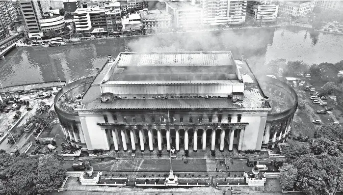 FIRE RAZES NEARLY CENTURY-OLD MANILA CENTRAL POST OFFICE - PressReader