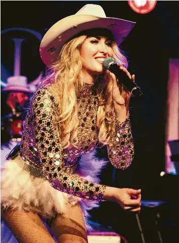 Clara Löw startet als Countrysän­gerin Cat Lion durch - PressReader