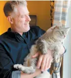 Fred Savard et son chat Léon - PressReader