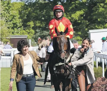 Peter Bowen’s Landofsmil­es triumphs at Uttoxeter Racecourse - PressReader