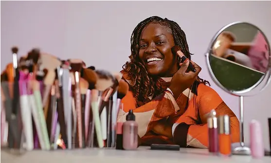 Indústria da beleza amplia paleta de cores na maquiagem - PressReader