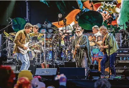 Rememberin­g the rhythms of Bob Weir’s final show - PressReader