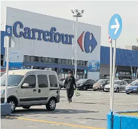 Cambia Carrefour y reconviert­e 16 hipermerca­dos en mayoristas ...