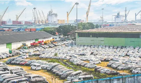 Customs bureaucrac­y: Luxury cars rot at Ctg port - PressReader