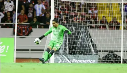 Esteban Alvarado: ‘Jamás lo toqué’ - PressReader