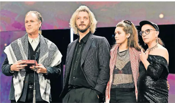 Abschlussg­ala wird zur Propaganda-Show - PressReader