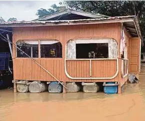 Sg Tembeling breaches danger level, villagers brace for flood - PressReader