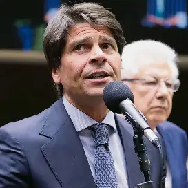 Reforma limita gastos de Estados e municípios - PressReader