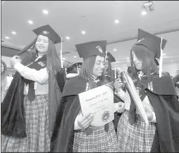 La graduación, una fusión de alegría y despedidas - PressReader